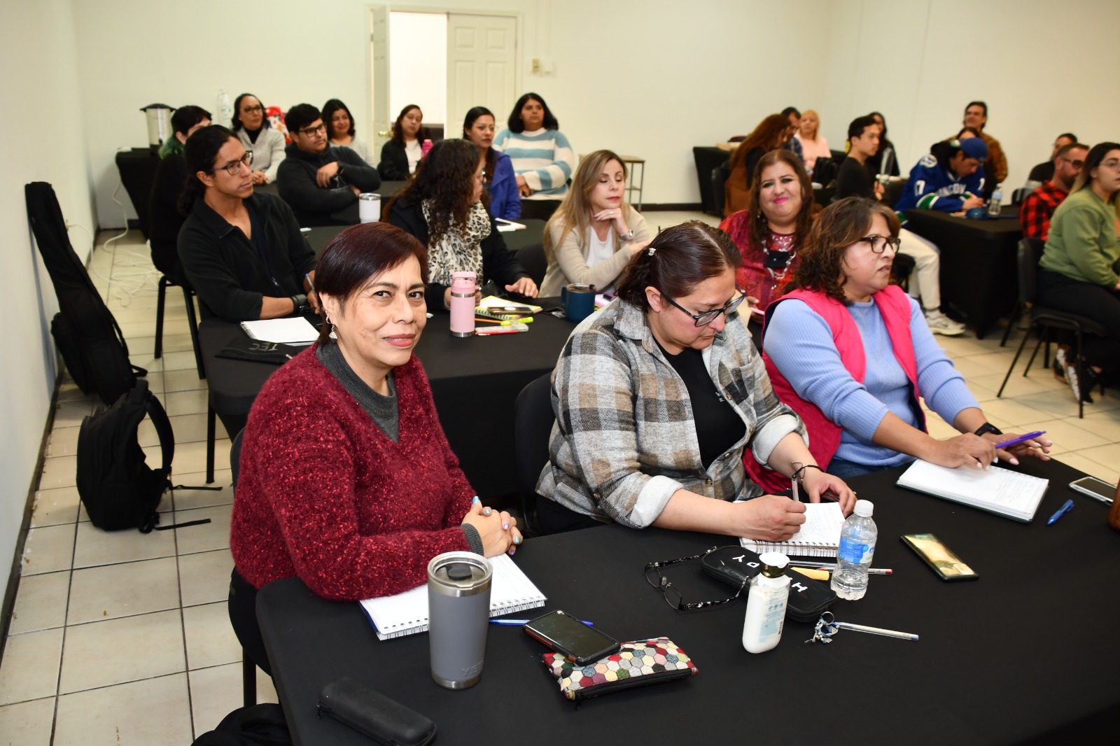 Capacitan a asesores del Programa Nacional de Inglés en el uso de materiales de fonética ...